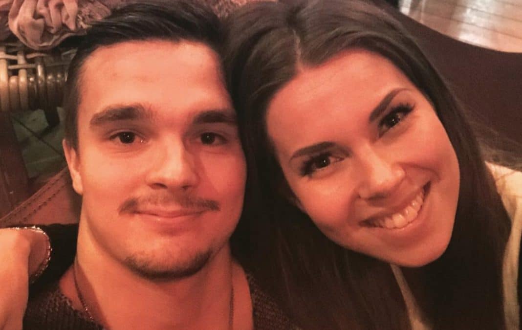 Viime kesänä avioituneet Viivi Pumpanen ja Otso-rakas poseeraavat harvinaisessa yhteiskuvassa