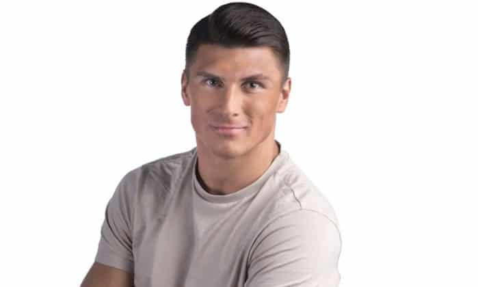 Aleksi Hakanen, 24, erosi 7 vuotta vanhemmasta kihlatustaan