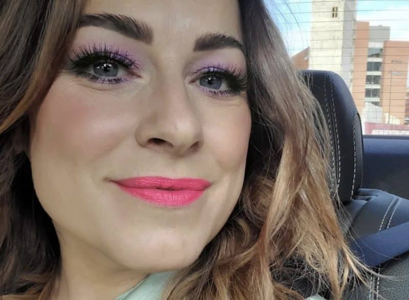 Laulaja Erin täytti 46 vuotta - julkaisi meikittömän kuvan!