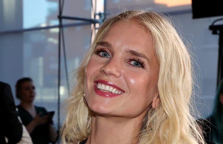 Seiska: Lotta Hintsa ja Sebastian Rejman suutelivat keskellä kirkasta ...