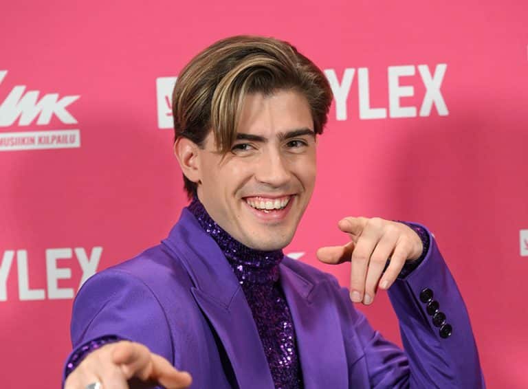 Robin Packalen julkaisi hauskan yhteisvideon äitinsä kanssa ...