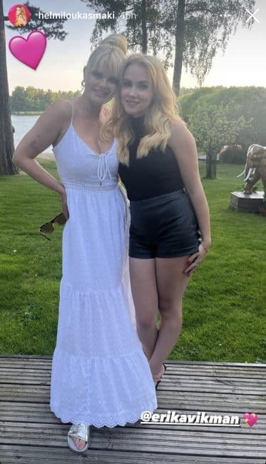 Ohhoh, Dannyn naiset Erika ja Helmi poseeraavat intiimissä yhteiskuvassa!