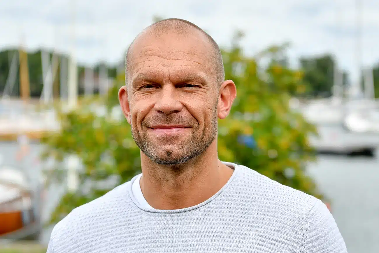 Jere Karalahti kosi Inka-rakastaan mökkilaiturilla juhannuksena ...