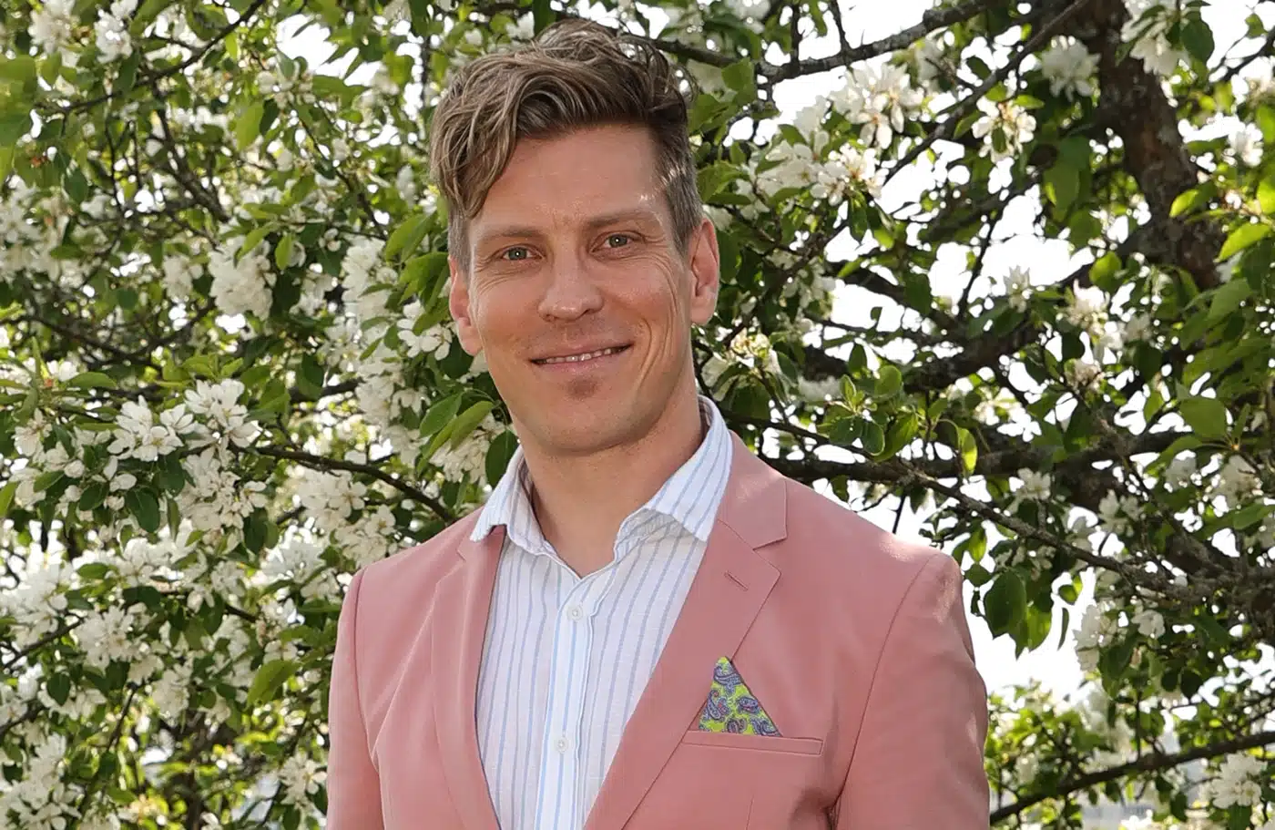 Antti Holma ja puoliso Emmanuel harvinaisessa yhteiskuvassa!
