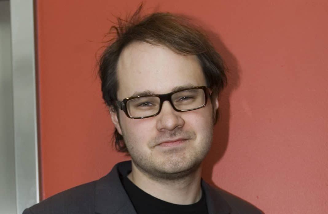 Tuomas Enbuske bongattiin rakkaansa kanssa Espan penkiltä - Kuva!